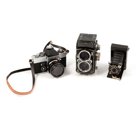 Lot 125 Eleven Vintage Cameras Including Rolleiflex