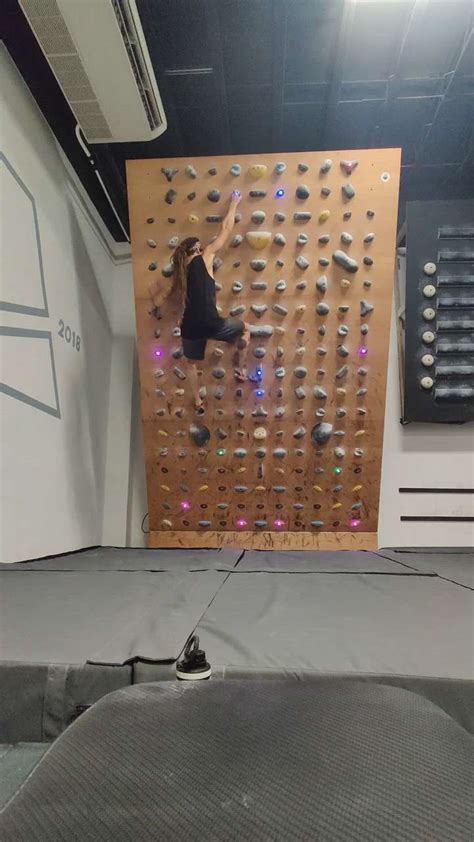 Crop Top V8 Grasshopper Board Bouldering Watch Beta Videos