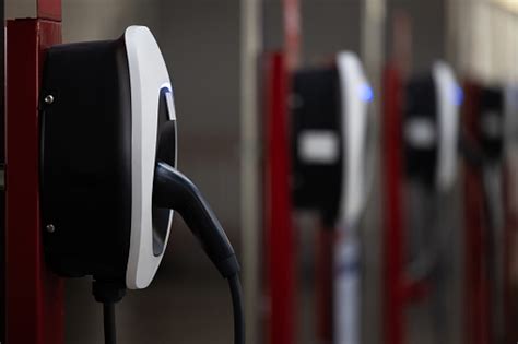 Ev 충전소 전기 자동차 Ev 배터리 충전용 전기 자동차 충전소 전기 엔진 탑재 차량용 플러그 Ev 충전기 청정 에너지 주차장 충전 지점 전기 자동차 대체 연료 자동차에