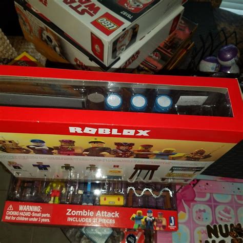 Roblox Zombie Attack 21 Piece Playset Toy W Exclusive Item Code