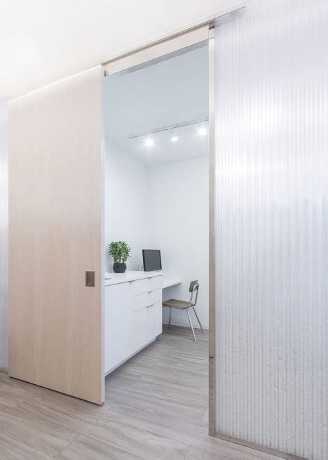 Uufie Makes Medical Clinic With Translucent Polycarbonate Walls