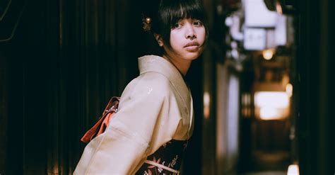 전통 기모노를 입은 여성의 문화적 초상화 · 무료 스톡 사진