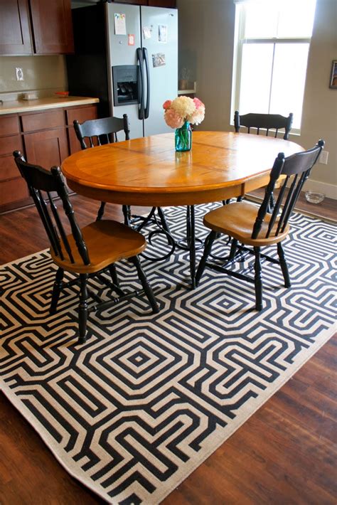 The Benefits Of Using A Round Dining Table Rug Table Round Ideas