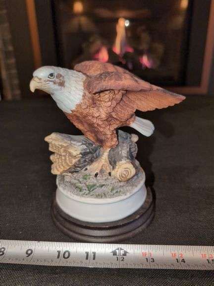 Den Eagle Statue Isabell Auction