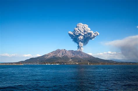 Sakurajima Volcano Erupts In Southwest Japan Ash Reaches 4 400m The