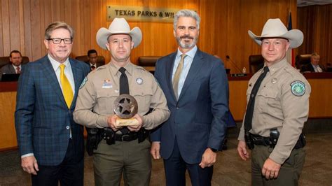 Two Texas Game Wardens Recognized By Tpw Commission Blue Ribbon News
