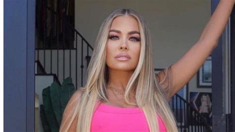 Carmen Electra Fine Despite Looking Exasperated While Crying In Public