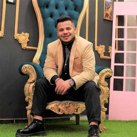 شاب مصر اترحل من ايطاليا عشان كان عامل لجوء واللجوء عدى فترة واترفض فيه المفروض يعمل نقد وطلع