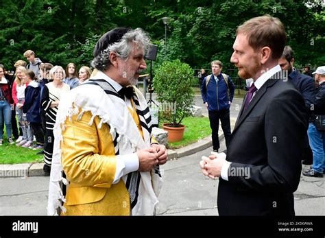 Im Bild Alex Jacobowitz Ministerpräsident Michael Kretschmer Nach Mehr Als Acht Jahrzehnten