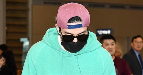 이동욱 당황하지 않고 친절한 인사 포토엔hd