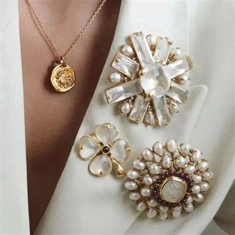 Brass With 18k Natural Crystal Freshwater Pearl Brooches Women Jewelry Punk Party T Show Gown