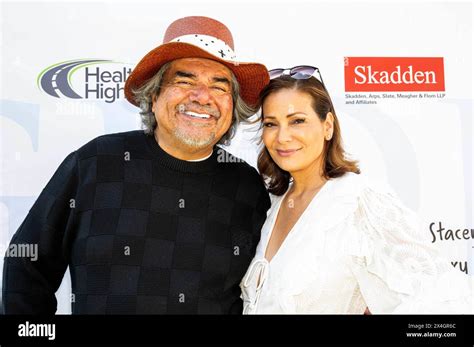 George Lopez Und Constance Marie Beim 17 Celebrity Golf Turnier Der