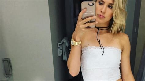 Южени Бушар отново впечатли снимки