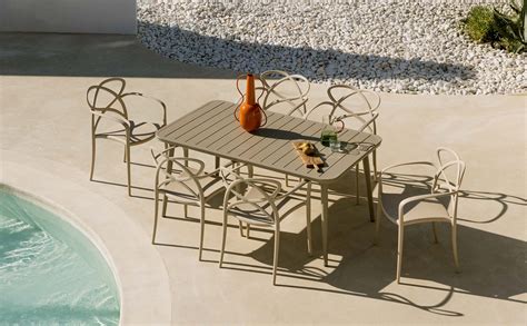 Conjunto De Mesa Retangular De Alumínio Cancun E 6 Cadeiras De Polipropileno Com Braços Para