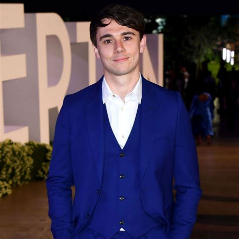 Bridgertons Calam Lynch 5 Things To Know About The Netflix Actor
