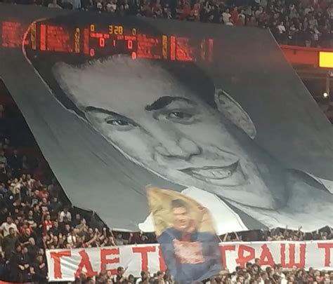 Dirljiv Momenat U Areni Zvezdaši Odali Počast Marku Ivkoviću Jagodi Video Maxbet Sport