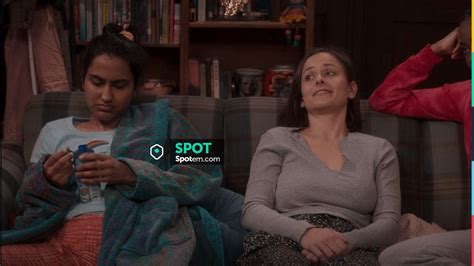 Elaiva Ocean Magic Hooded Bath Bata Usada Por Bela Malhotra Amrit Kaur