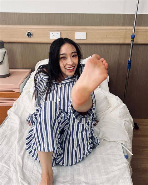 琦琦🍫77 Christinelo • Instagram Photos And Videos