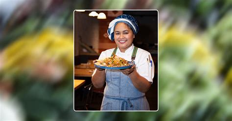 The Bear Season 2 Stars Carmys White T What Do Chefs Wear