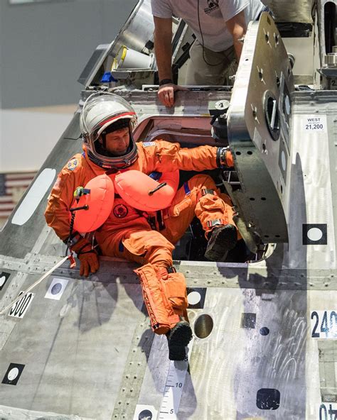Artemis 2 Moon Astronauts Dive Into Giant Nasa Pool For Splashdown