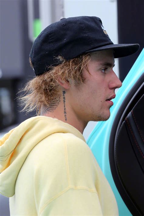 Justin Bieber最新街拍！这发型！