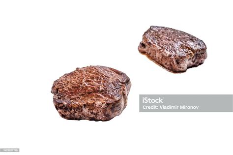 식탁에 구운 필레 미뇽 또는 안심 쇠고기 스테이크 흰색 배경에 격리 0명에 대한 스톡 사진 및 기타 이미지 0명 고기 구이 Istock
