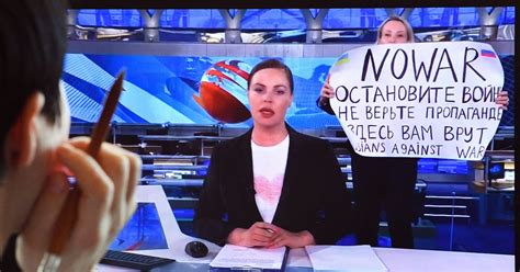 La Periodista De La Tv Estatal De Rusia Que Protestó Contra La Invasión