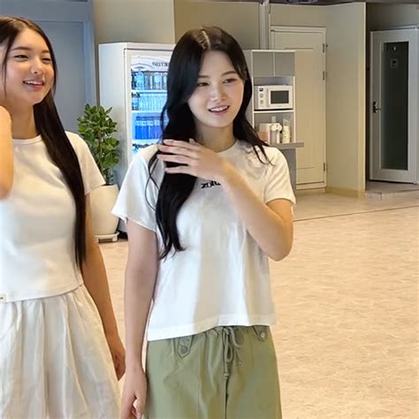 Mayu Triple S ‘연지 마유 언제 이렇게 친해졌나요signal 230830