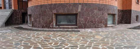 Отделка цоколя штукатуркой под камень