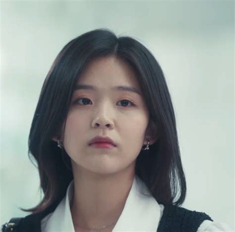 Pin De Kim Sie Eun Em Kim Si Eun Coreana