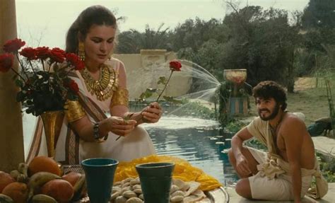 يسرا خالد النبوي