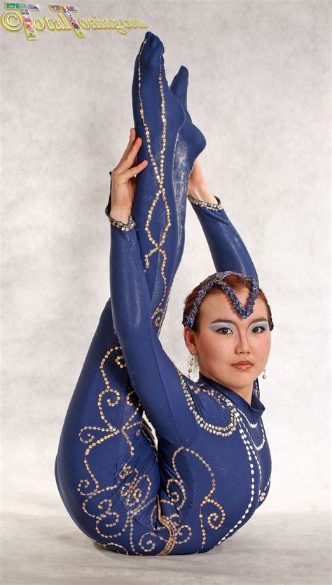 Equilibrists Contortionist Act Of The Shellveys In Berlin
