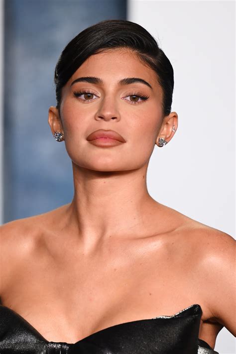Kylie Jenner habla sobre la exfoliación de la importancia de cuidarse