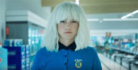 Lidl macht sich in Werbespot über Aldi Co lustig Edeka Mitarbeiter reagiert