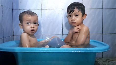 Moment Yang Sulit Terulang Adek Aby Sama Abang Kaka Mandi Bareng 🤩 Youtube