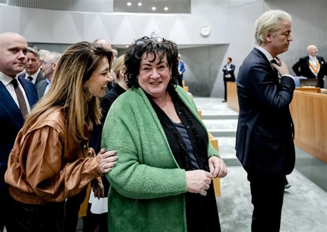 Roxane Van Iperen Roept Op Tot Het Creëren Van Waarden Voor Onze Uitgeholde Democratie Joop