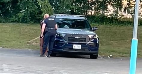 Maryland Police Officer Caught Kissing Woman Know Your Meme