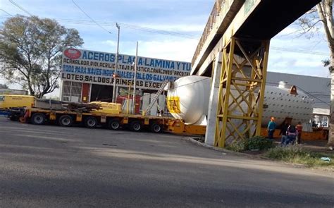 Pipa De Agua Se Atora En Puente Peatonal En La Lechería Texcoco Grupo
