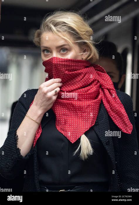 Bild Zeigt Amber Hörte Ehemalige Ehefrau Von Johnny Depp Kommt Heute Am High Court In London An