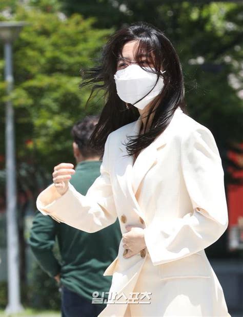 포토 김현수 바람을 다스리는 자세