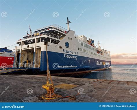Balsa Inter Grega Da Ilha Porto De Rafina Foto Editorial Imagem De Console Barco 100372451