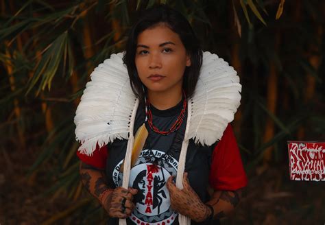 Tayná Satere Calmon Stock Collection