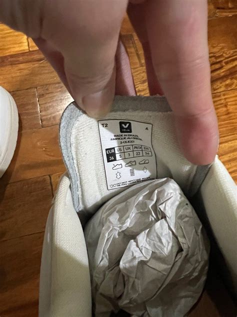 Veja V12 Complete W Box On Carousell