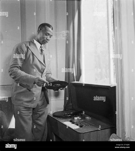 Colonial Centre Everyday Life At The Colonial Club Russell Square London England Uk 1944