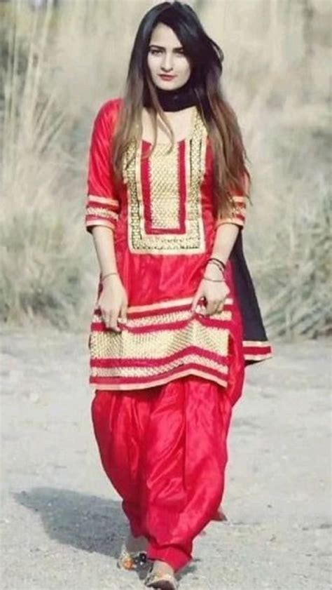 Pin By Deep Nakodar On Pins By You Celebrity Fashion Looks Beautiful Casual Dresses Designer