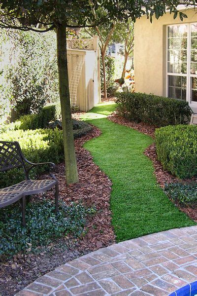Quaint Backyard Artificial Grass Pathway Artificial Turf Landscaping