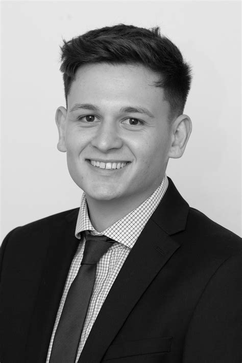 Chris Evans Headshot