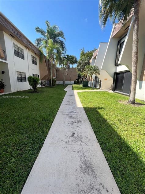 8277 Sw 128th St Unit 207 Pinecrest Fl 33156 Condo For Rent In