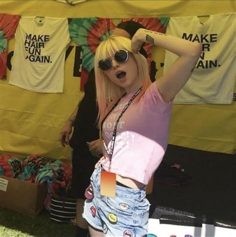 Hayley Scrolller Hayley Scrolller