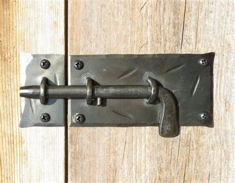 Засов на калитку: шпингалеты, защелки, задвижки, щеколды.